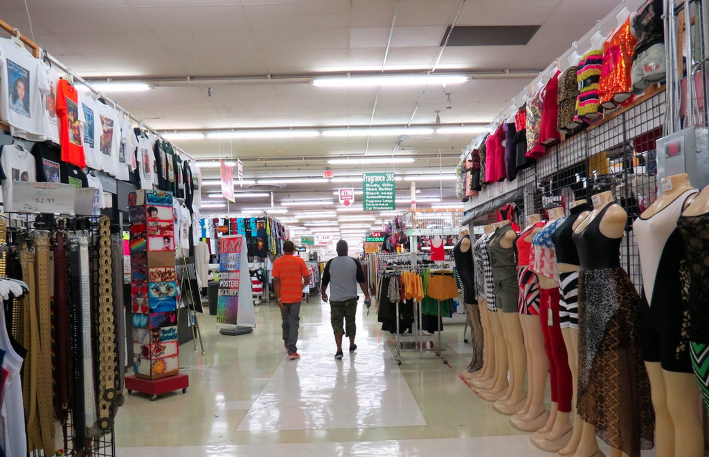 Magic Mall Plaza - Orlando FL 32804 | 407-841-0777 | Flea Markets