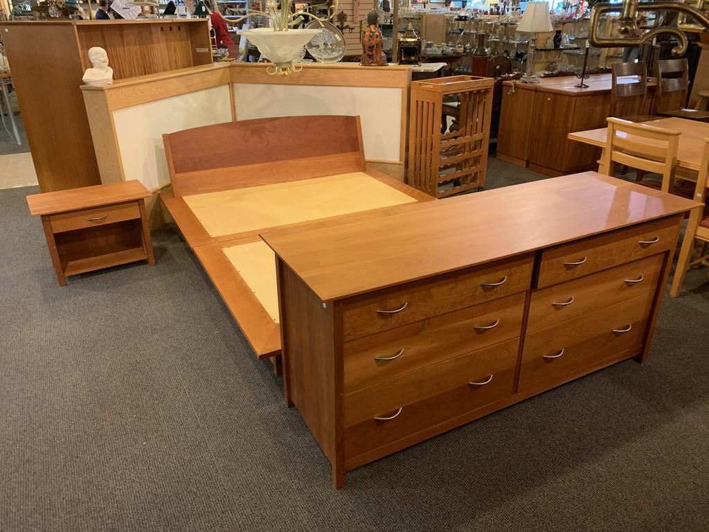 Pictures for The Consignment Gallery in Bedford, NH 03110