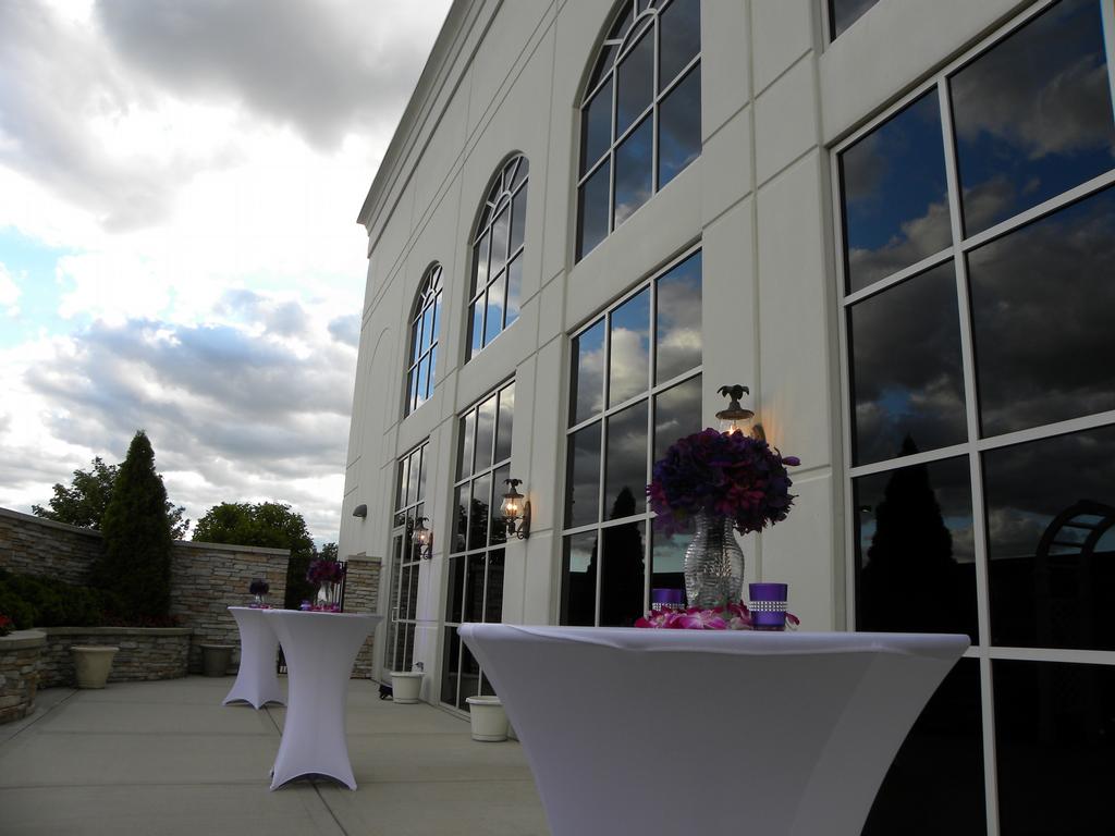 Dinolfos Banquets of Homer Glen - Lockport IL 60441 | 708-645-1900