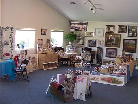 Pictures for Gallery Graphics in Noel, MO 64854 | Decoration Supplies