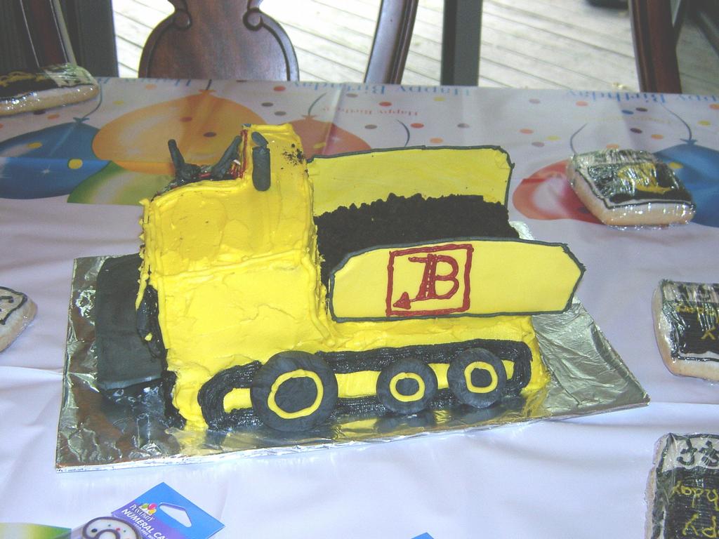 Construction Vehicle Cakes?! | Doylestown Family Pastries in Doylestown ...