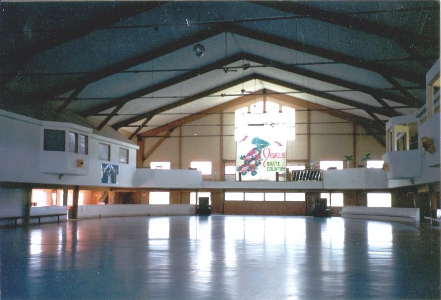 Jewels Skate Country - Decorah IA 52101 | 888-417-2689 | Banquet Rooms