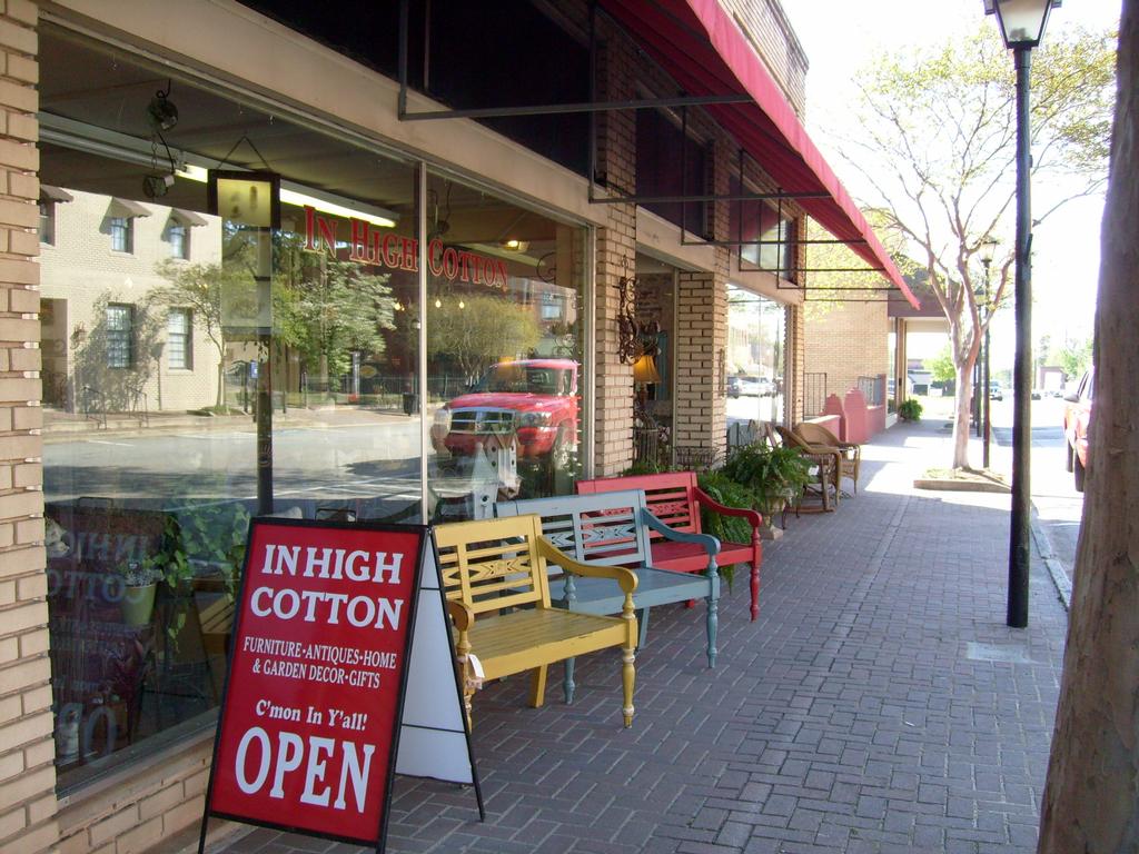 Map and Directions to In High Cotton in Madison, GA 30650