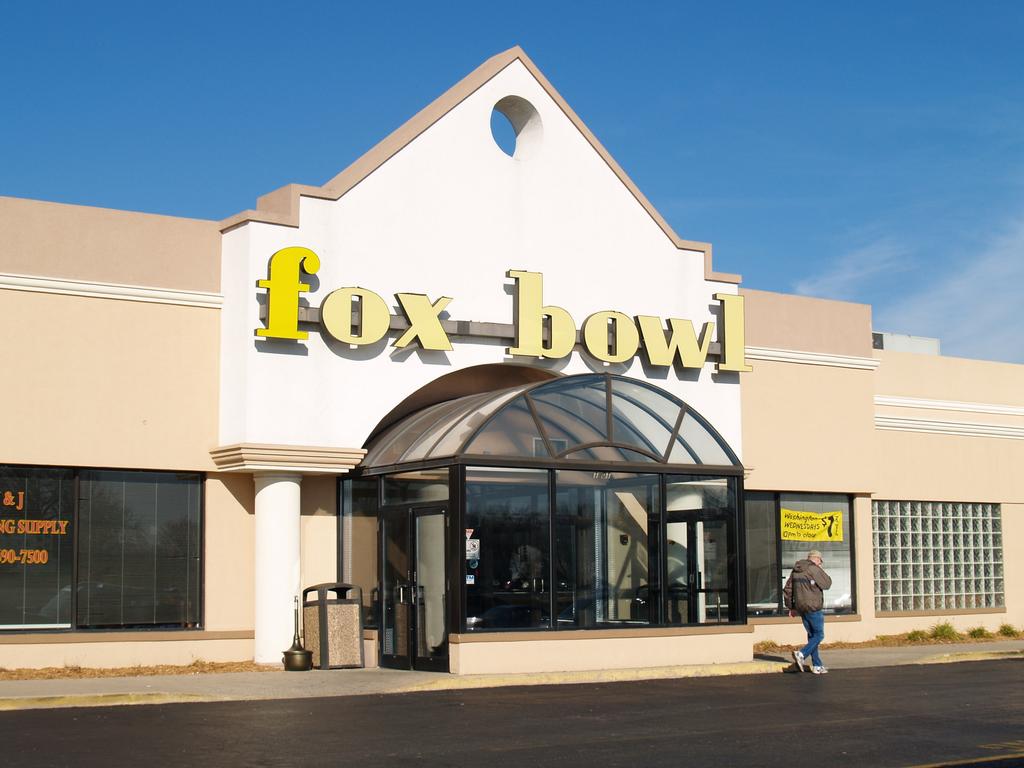 Fox Bowl - Wheaton IL 60189 | 630-690-2400 | Entertainment Venues