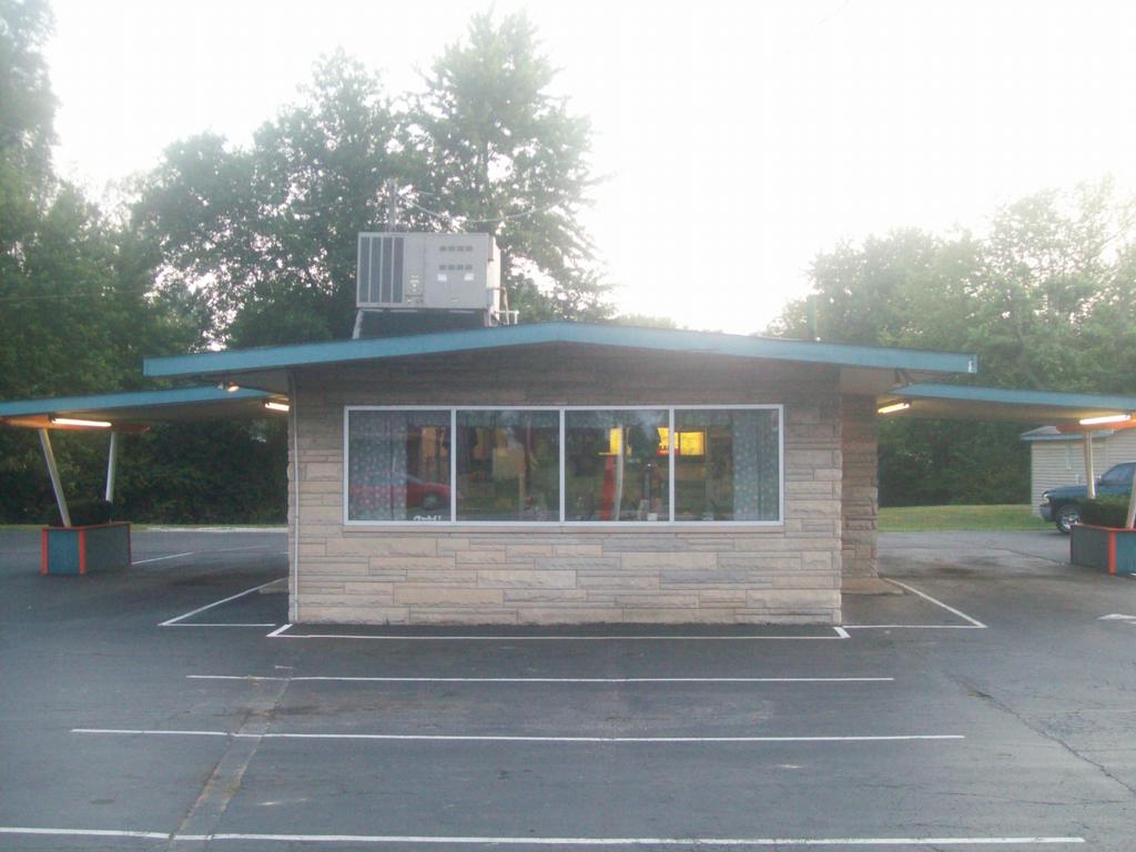 Mr Happy Burger - Elwood IN 46036 | 765-552-2781 | Burgers