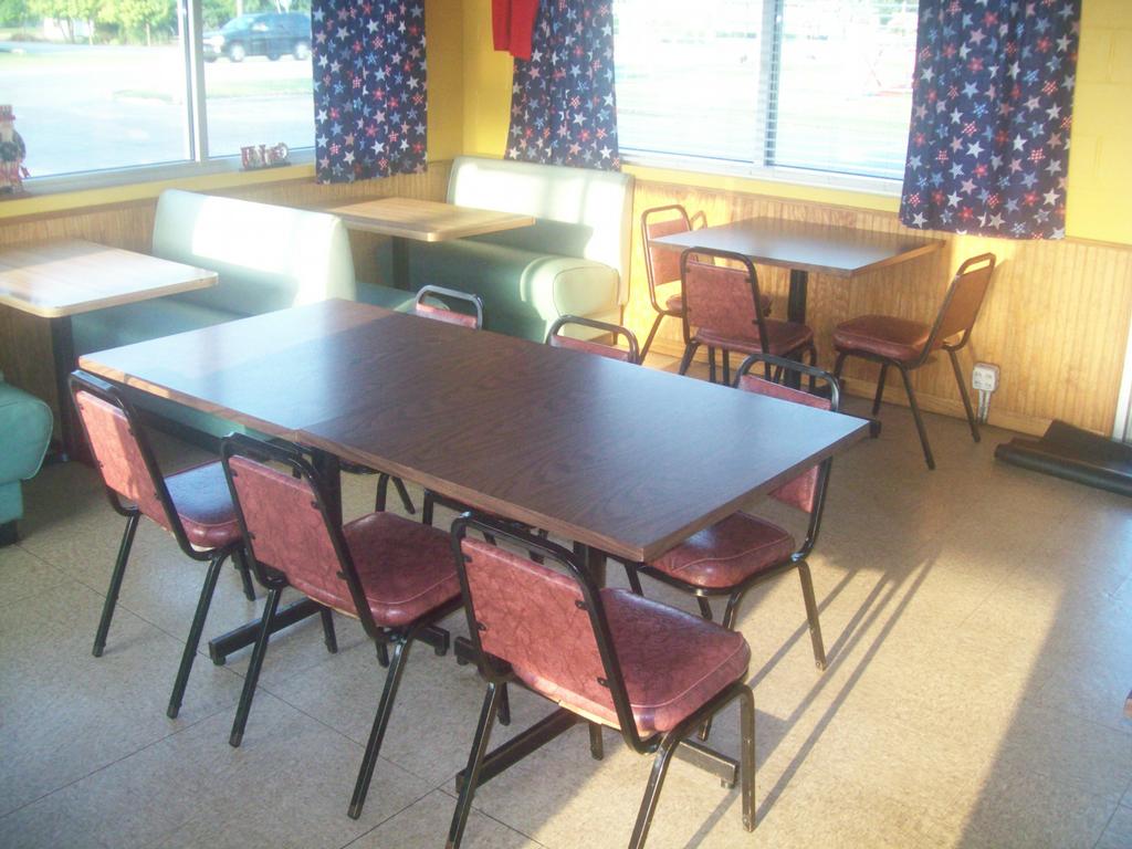 Mr Happy Burger - Elwood IN 46036 | 765-552-2781 | Burgers